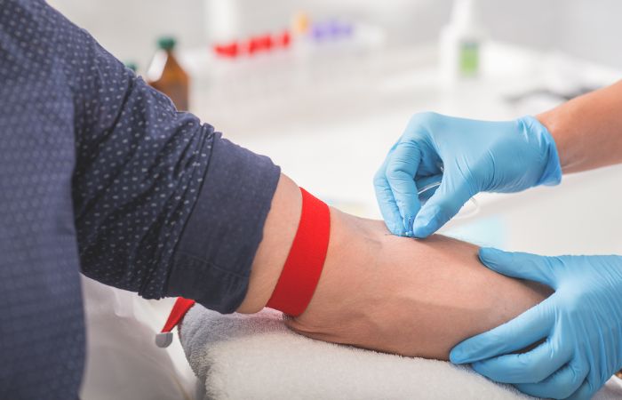 Home Blood Collection for Seniors | Diagnopein