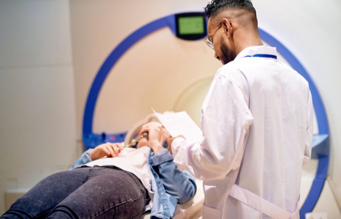 Single-Hand MRI Diagnose Hand Injuries | Diagnopein