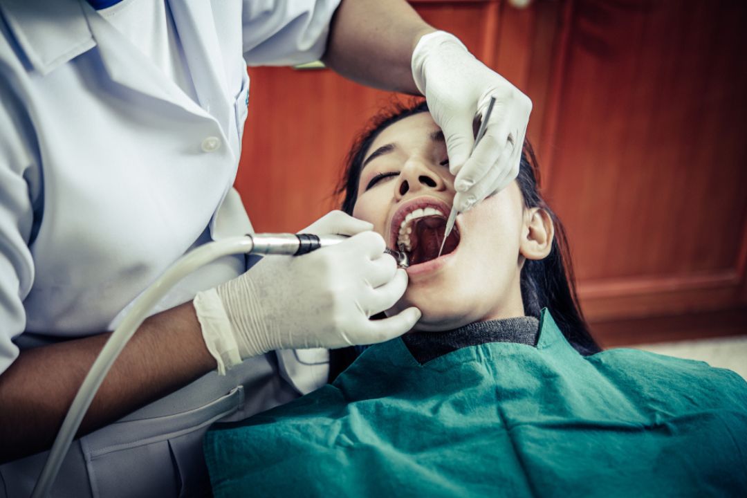 Wisdom Teeth Removal Signs, Pain Relief and Modern Treatment Guide